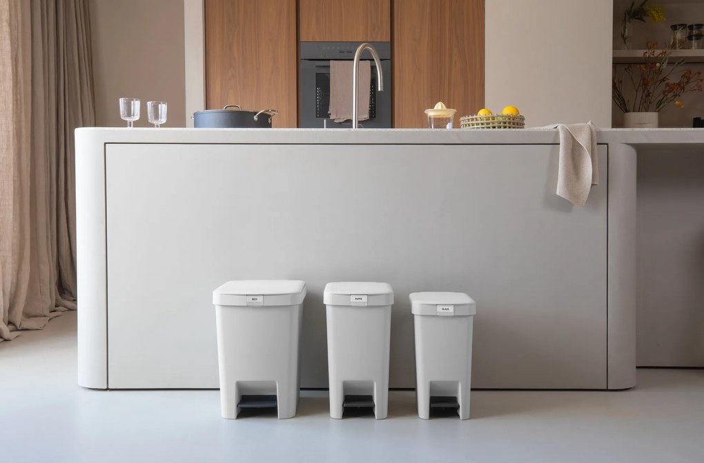 Brabantia Pedálový koš StepUp 25L světle šedý