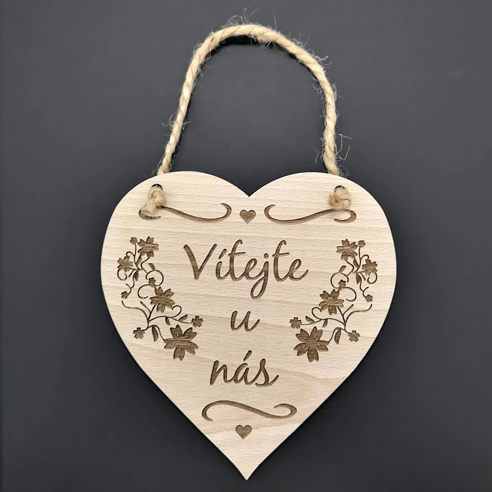 AMADEA Dřevěné srdce s textem Vítejte u nás, masivní dřevo, 16 x 15 cm