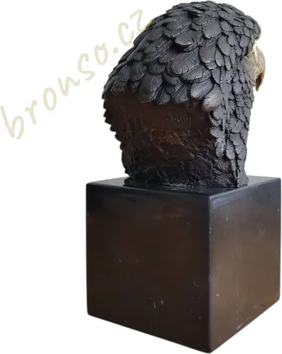 Hlava orla – bronzová socha, realistická dekorace, luxusní doplněk interiéru (Bronzová socha hlavy orla)