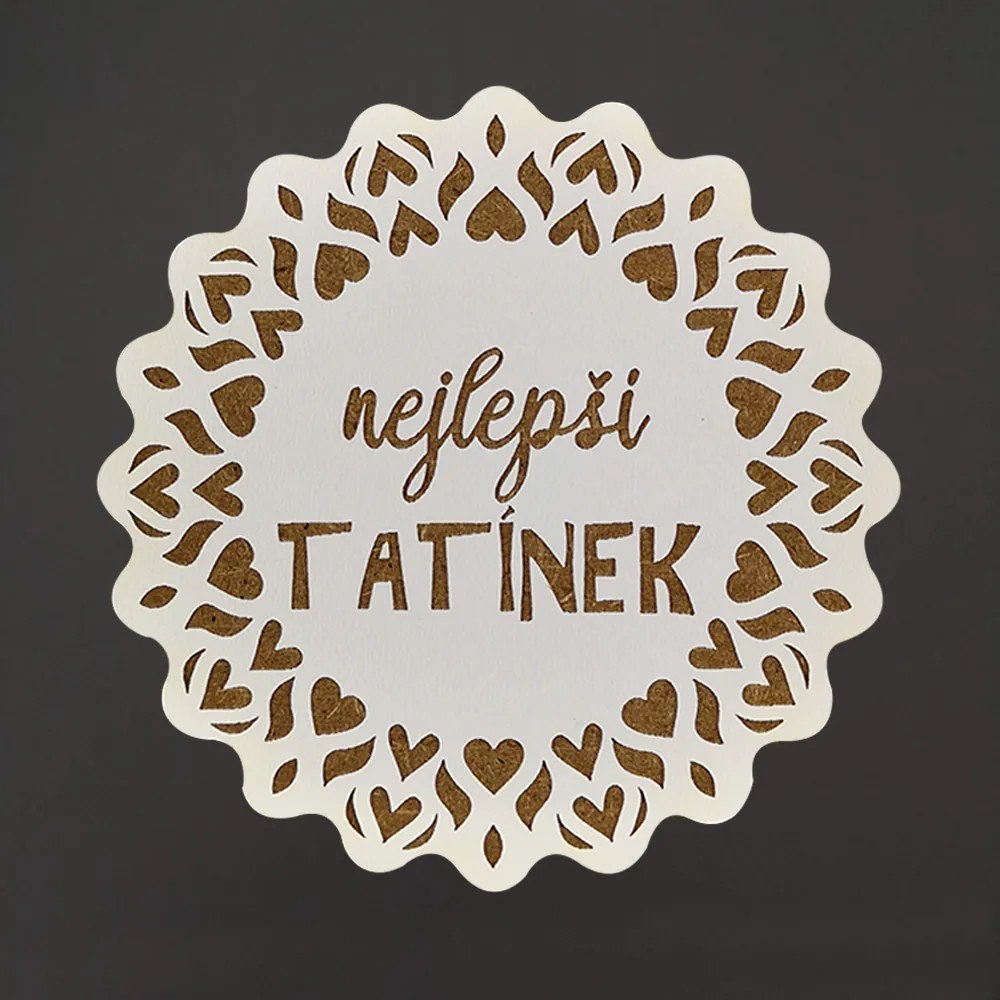 AMADEA Dřevěný podtácek kulatý text "nejlepší tatínek", průměr 10,5 cm, český výrobek