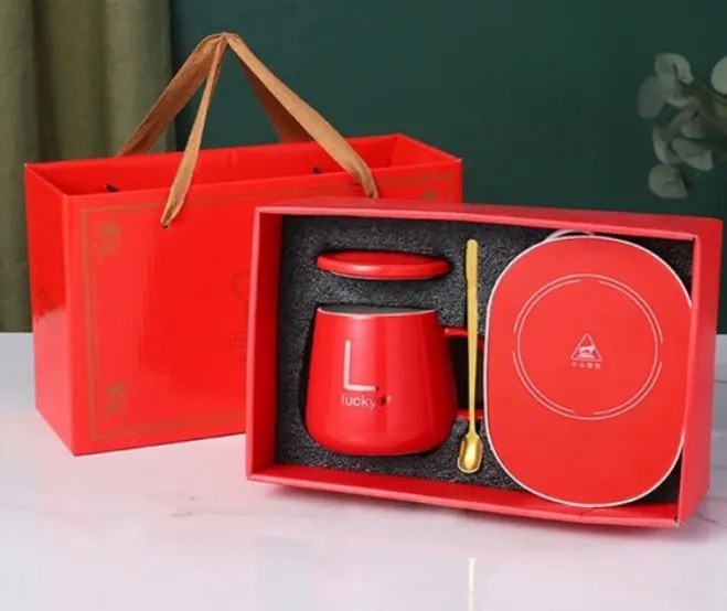 Sada keramického hrnku s elektrickým ohřívačem Lucky v dárkovém balení - red