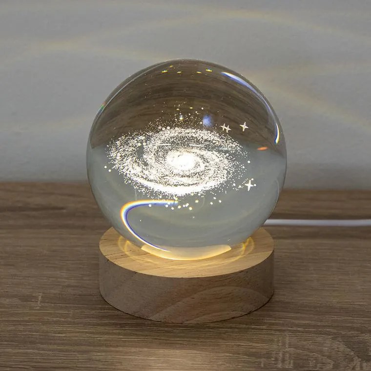 Skleněná LED koule na dřevěném podstavci GALAXIE