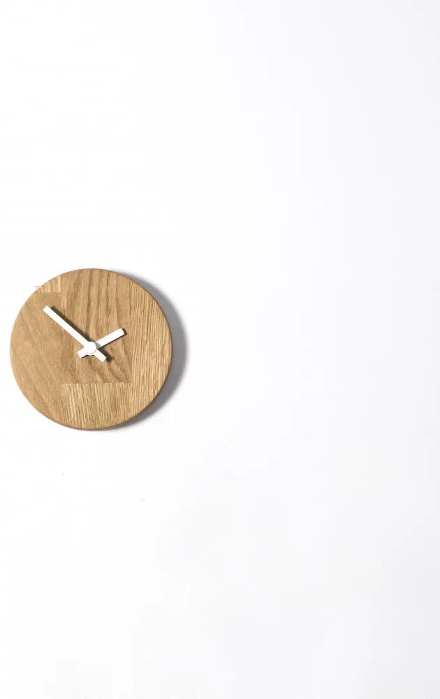 Nástěnné hodiny Pure XS, dubové dřevo, bílé ručičky