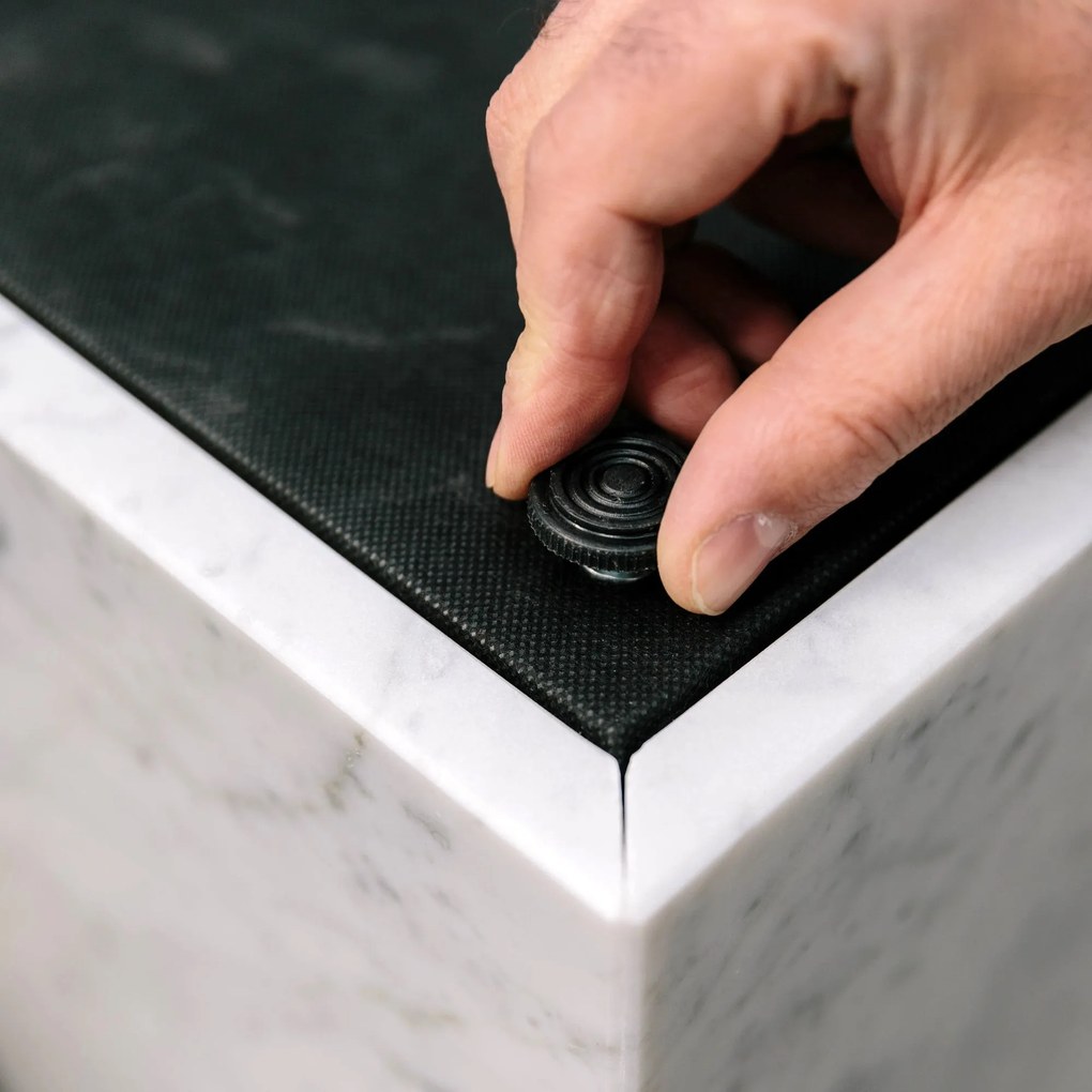 AUDO (MENU) Odkládací stolek Plinth Cubic, White Marble