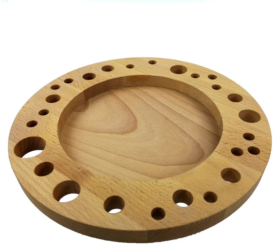 AMADEA Dřevěný talíř s otvory, masivní dřevo, průměr 28 cm