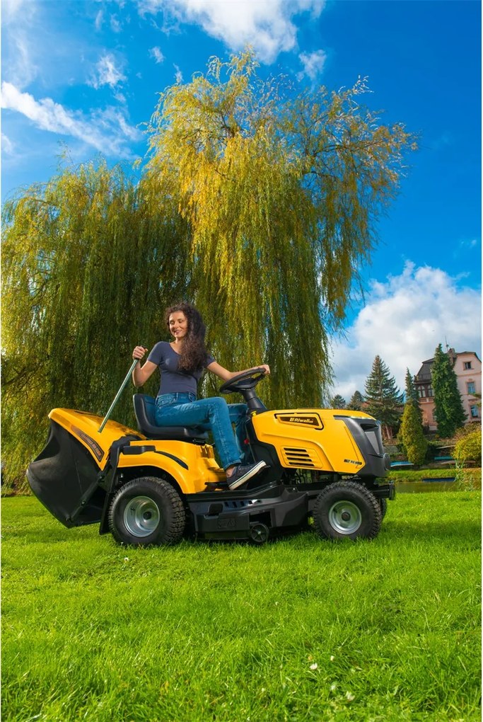 Riwall PRO RLT 92 HRD travní traktor 92 cm se zadním výhozem a hydrostatickou převodovkou