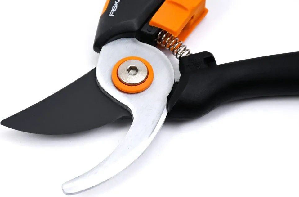 Ruční zahradní nůžky Fiskars Solid L 1057164