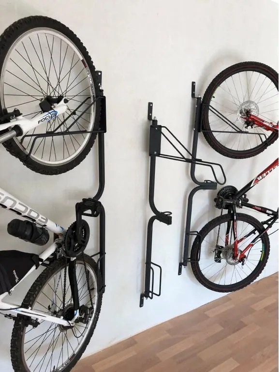 Natáčecí stojan na zeď pro jedno kolo KACERLE KS-750 Pro šířku pláště kola: do 7 cm (2,8") e-kola a 29" kola, Varianta: s okem k uzamčení
