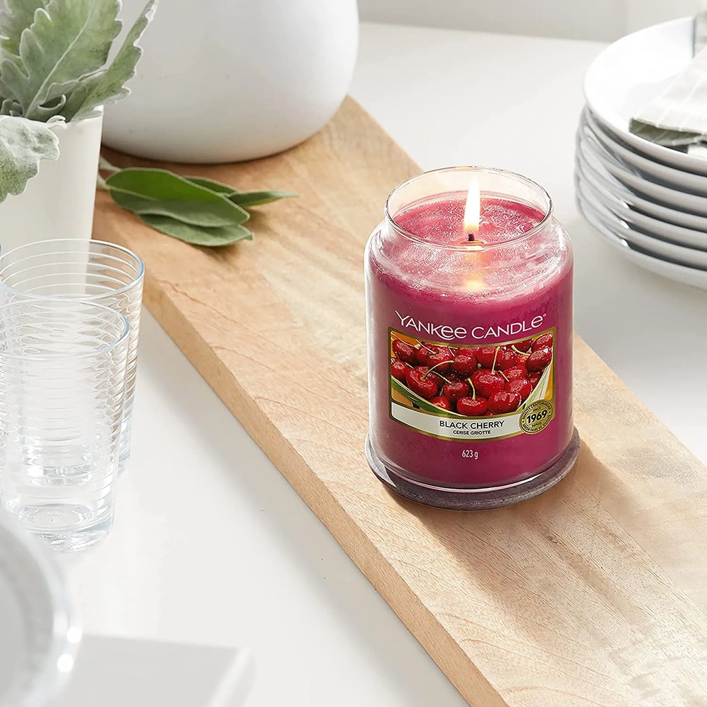 Yankee Candle vonná svíčka Classic ve skle velká Black Cherry 623 g