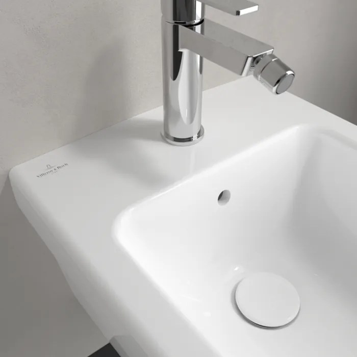 VILLEROY & BOCH Villeroy &amp; Boch ARCHITECTURA - Závěsný bidet, 370x530 mm, bílá Alpin CeramicPlus 548400R1