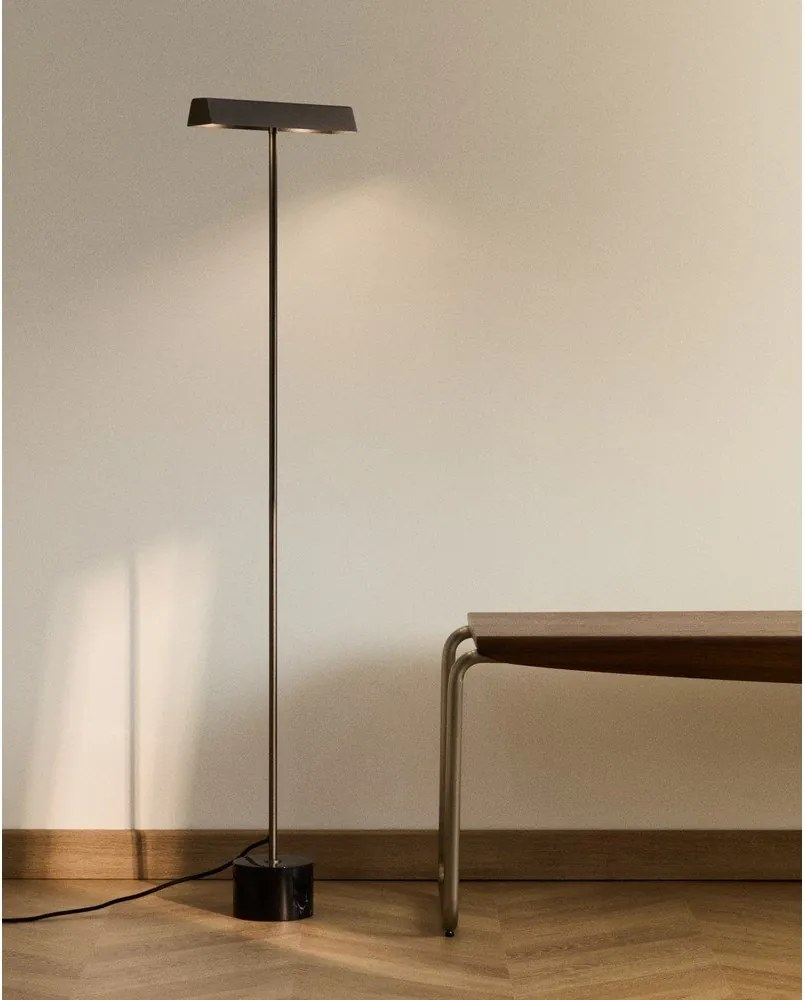 Černá stojací lampa (výška 121 cm) Lynor – Kave Home