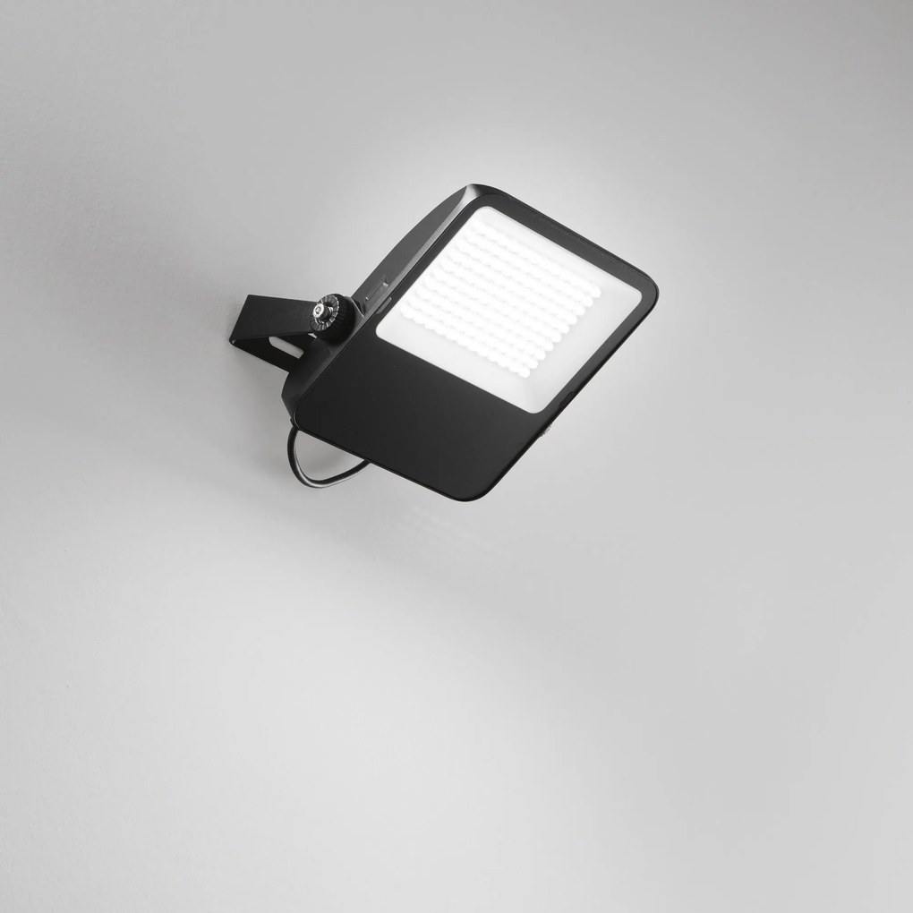 FAN LED-TAURUS-100F Venkovní reflektor LED TAURUS černá hliník 100 W 13000 lm 6500 K IP65 31,5x27,2x6 cm - FANEUROPE