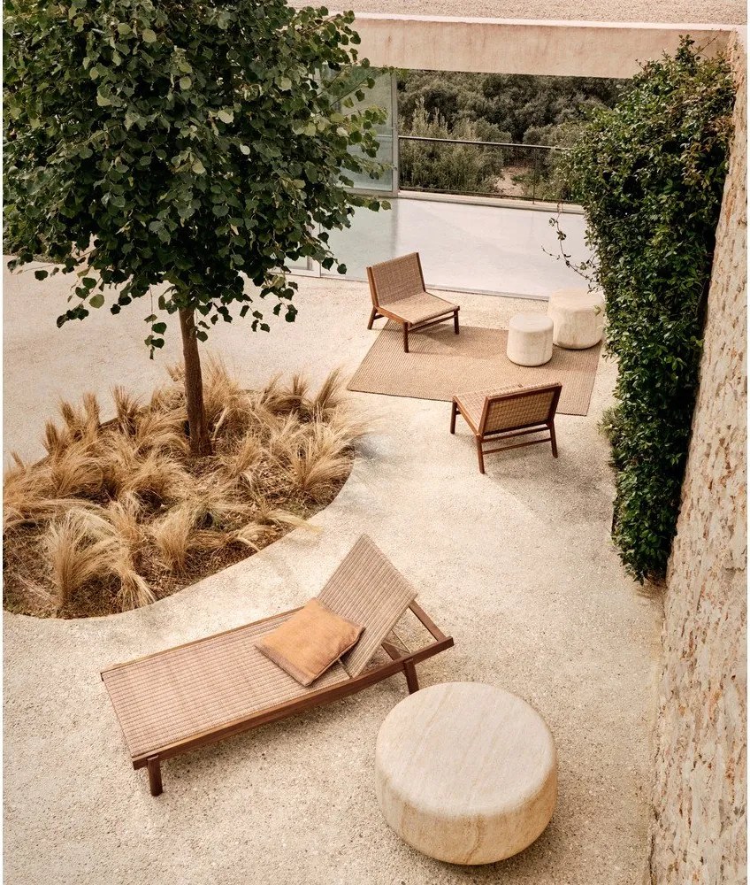 Hnědé ratanové polohovací zahradní lehátko Itani – Kave Home