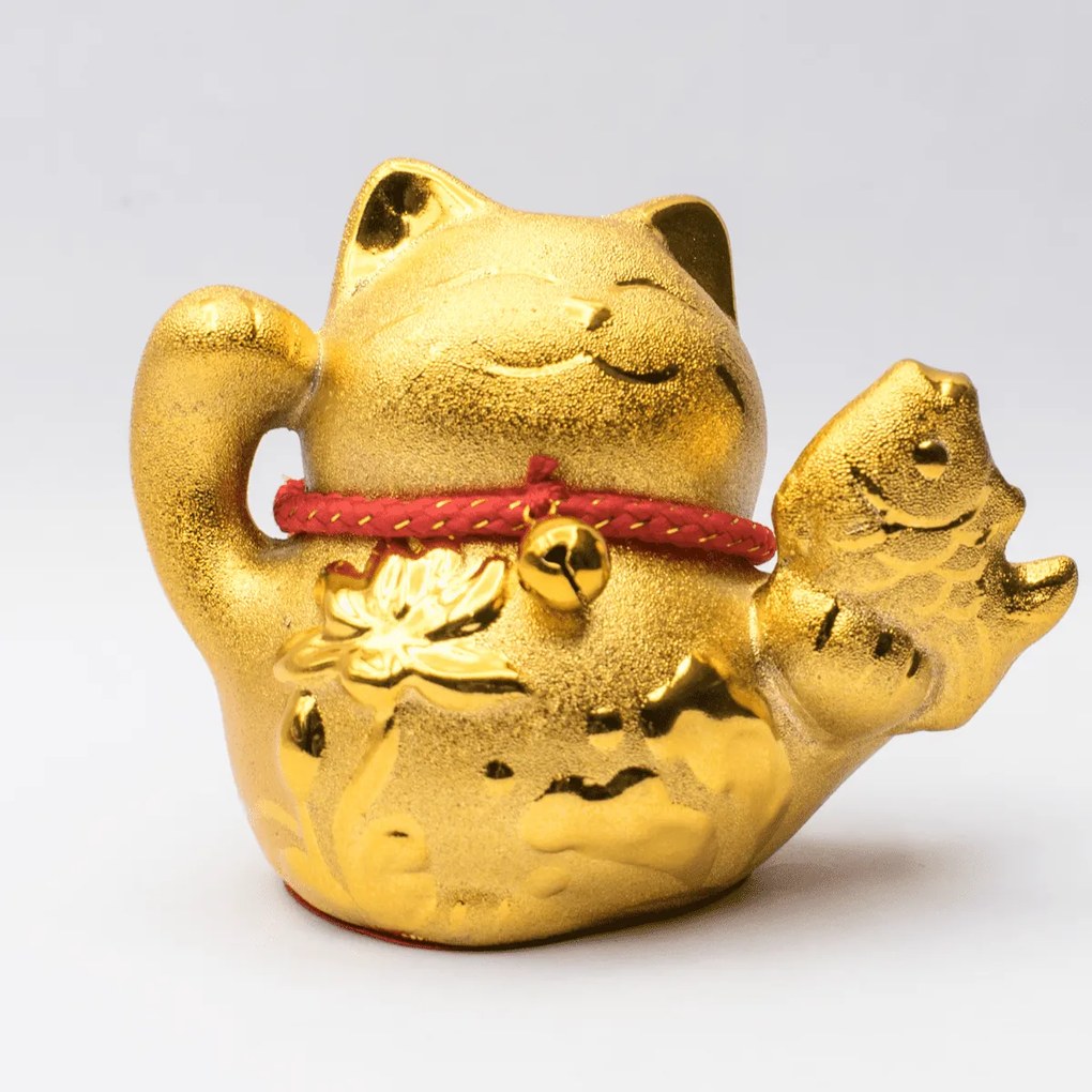 Milujeme Kameny Maneki neko - zlatá mávající kočička s rybou - feng shui