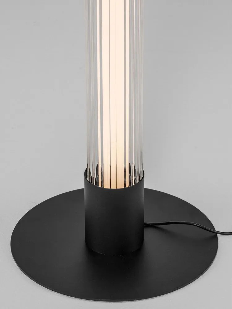 Matně černá hliníková LED stmívatelná stojací lampa se skleněným stínidlem (výška 130 cm) Glovia – Nova Luce