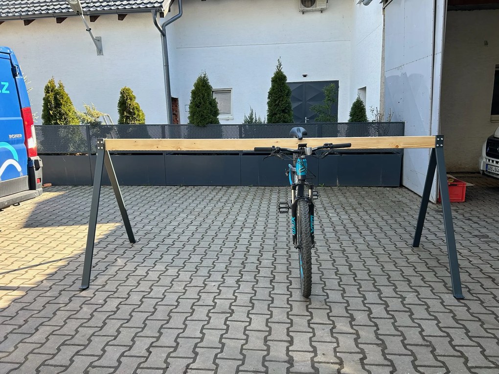 Stojan na kolo za sedlo se dřevěným nosníkem KACERLE KS-910 - 2 m Délka stojanu: 3 m, Povrchová úprava nohou: žárový zinek, Druh dřeva: dubové dřevo