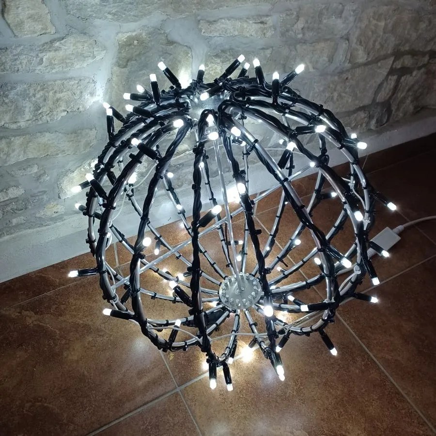 LED světelná koule, ledově bílá, pr. 40 cm, černý kabel