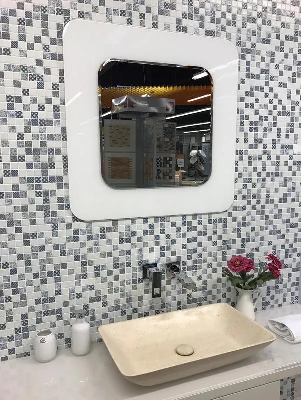 Amirro Zrcadlo do koupelny na zeď do pokoje do ložnice do předsíně na chodbu do koupelny APACHE 75 x 75 cm s fazetou 10 mm s podkladem z bílého skla Lacobel 712-420