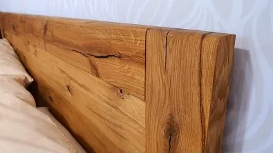 Dřevěná postel z masivu Postelia ONTARIO Dub postel s úložným prostorem 180x200cm - dubové dvoulůžko o šíři masivu 3,7 cm