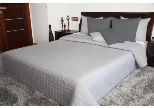Oboustranný přehoz na postel v světle šedé barvě