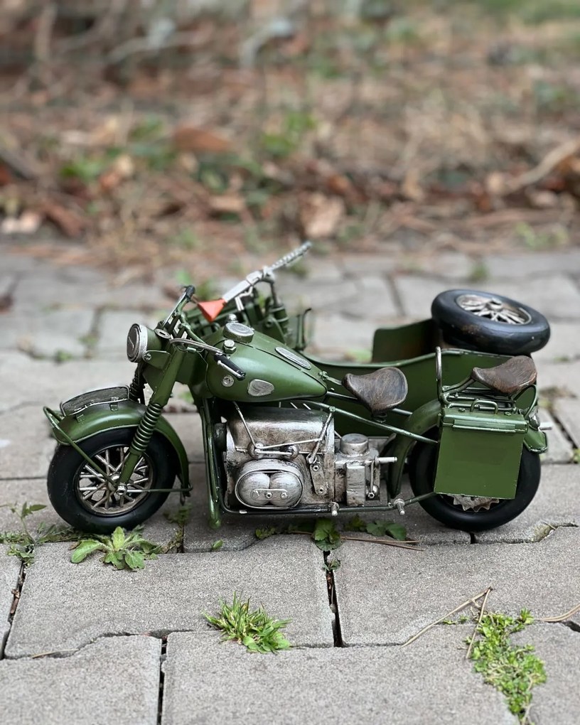 Plechový model - Armádní motocykl URAL s postranním vozíkem