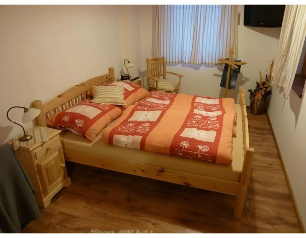 Dřevěná postel classic 00602 - unis-n