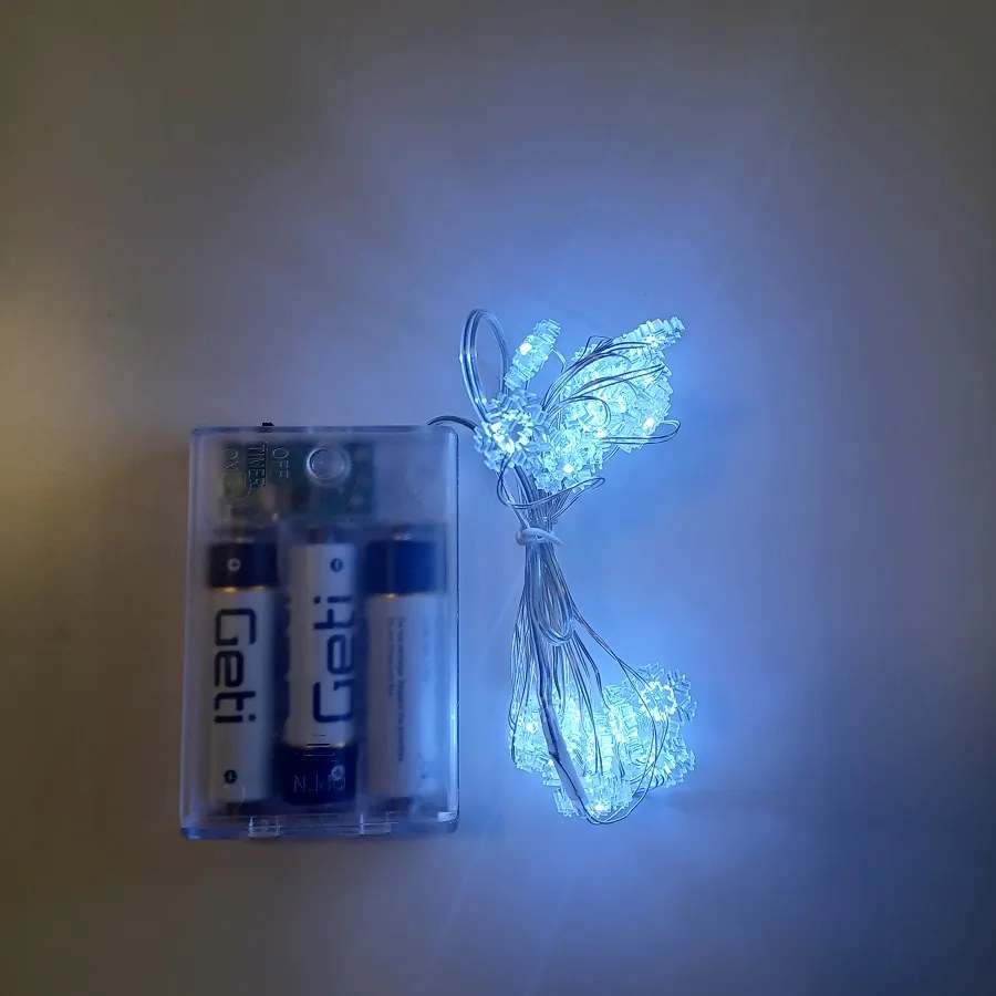 LED světýlka na baterie, vločky, 2,3 m, ledově bílá, 20 diod, čirý kabel, IP20 interiér, 3 × AA