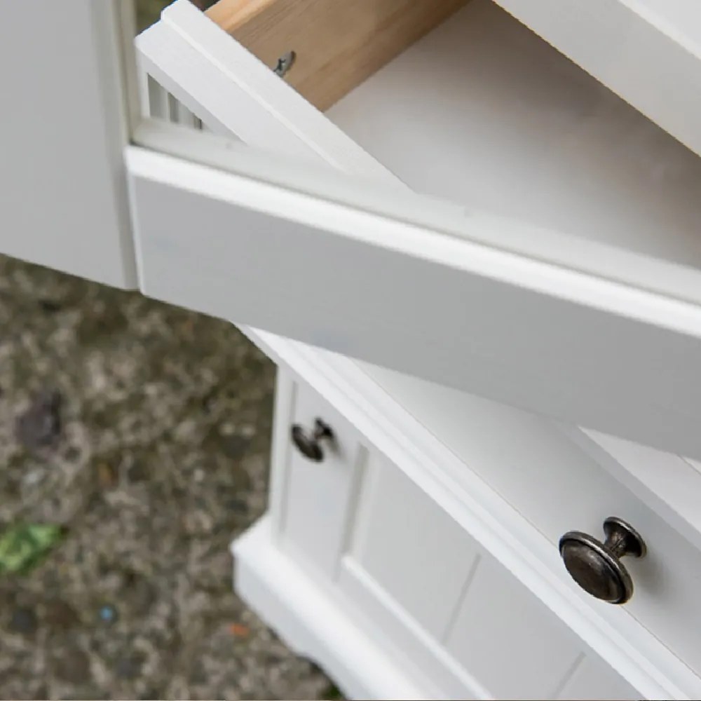 Massive home | Belluno Elegante bílá úzká vitrína z masivu s bílou deskou levá
