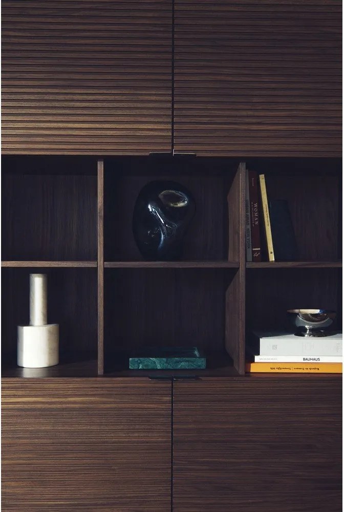Tmavě hnědá skříň v dekoru ořechu 100x163x40 cm Norlen – Kave Home