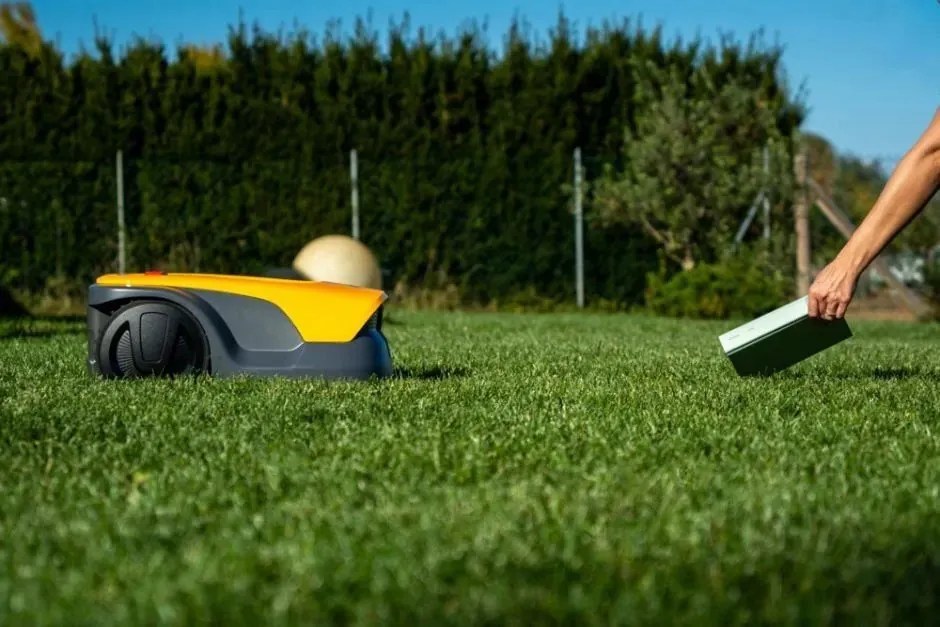 Stiga A 6V Vista+GPS-RTK robotická sekačka - 600m2, sklon až 45%, Bluetooth + data na 10 roků ZDARMA