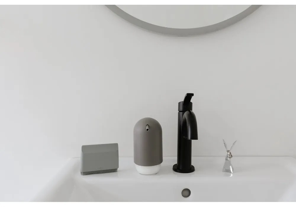 Šedý plastový dávkovač mýdla 230 ml Touch – Umbra