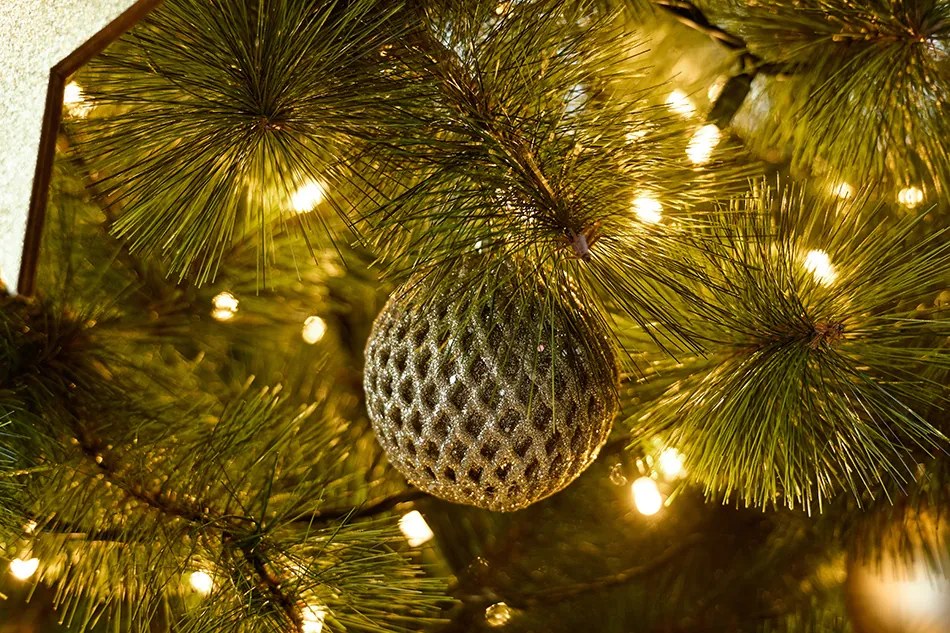 Sada vánočních ozdob zlatá 8 cm plastové baňky, 4× vrásková, 4× matná, 4× glitter, balení 16 ks