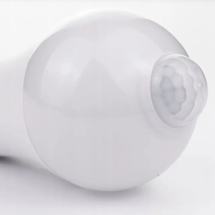 BERGE LED žárovka E27 12W se senzorem pohybu a soumraku