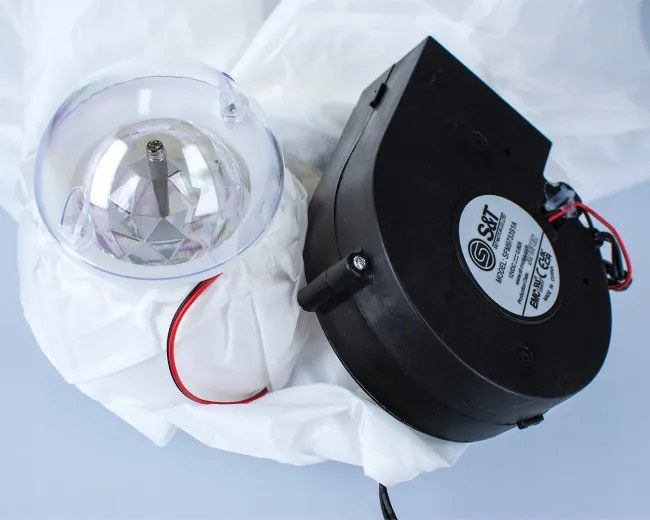 Nafukovací sněhulák s RGB LED projektorem 150 cm
