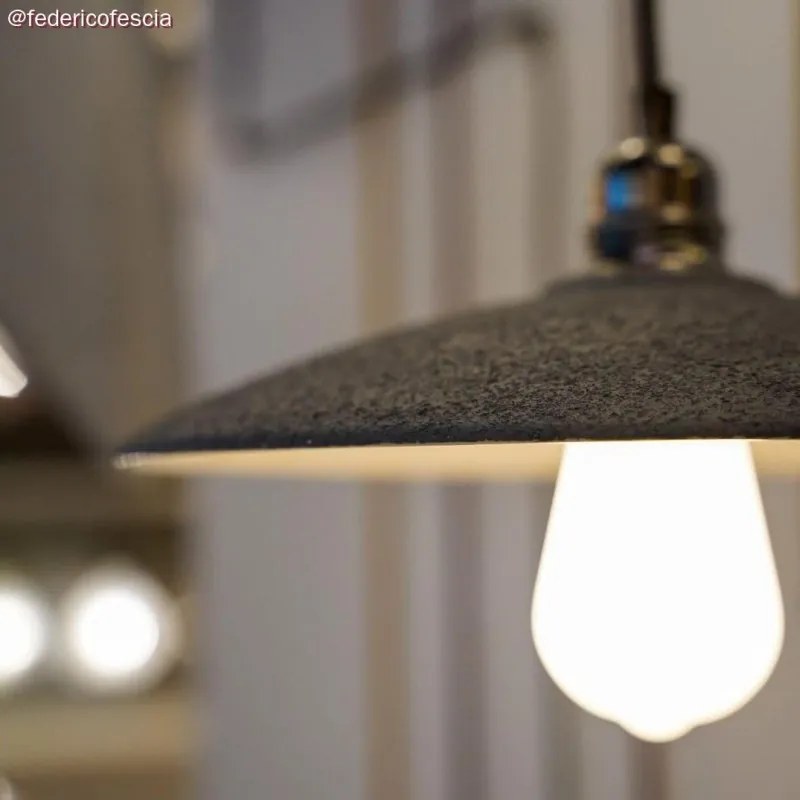 creative cables Keramické stínidlo ve tvaru talíře pro závěsné lampy Barva komponentu: Betonový efekt