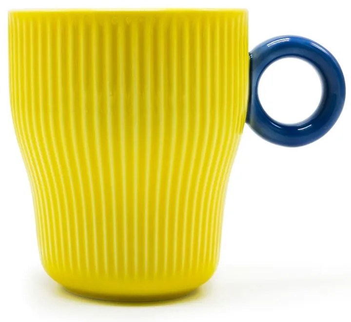 Porcelánový hrnek Twist Yellow & Blue, 300 ml – žluto-modrý design s vlnkami