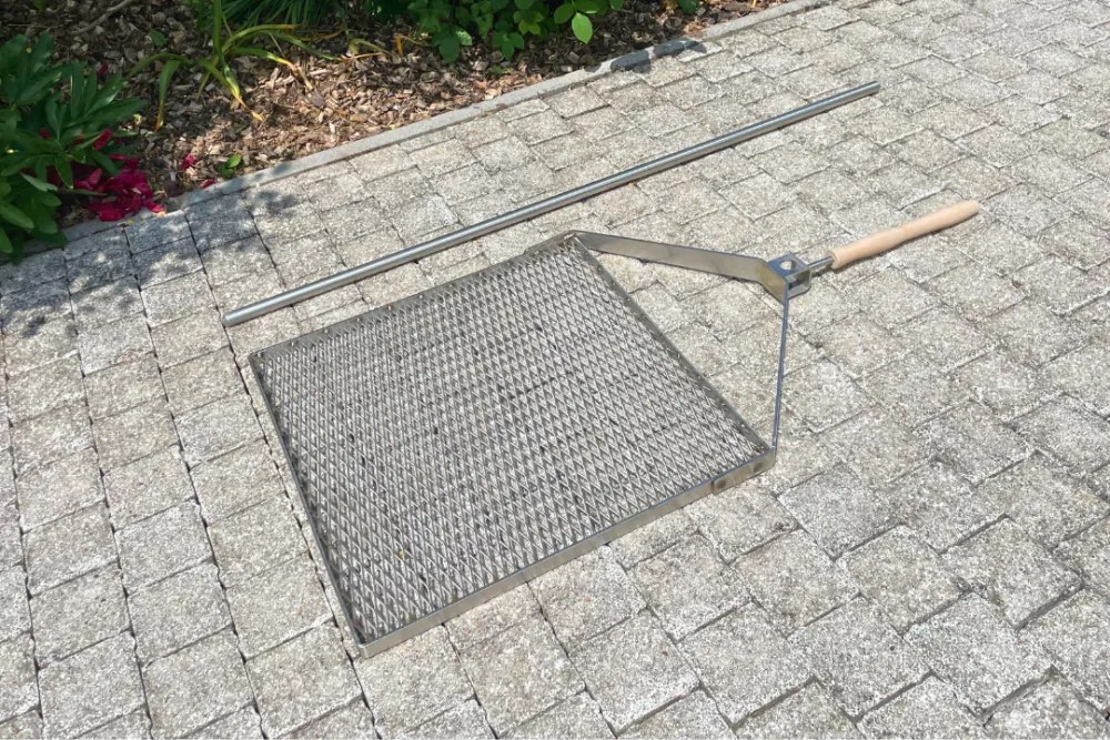 Grilovací rošt NEREZ polohovací 50 x 50 cm ✔ Rošt se zemním pouzdrem