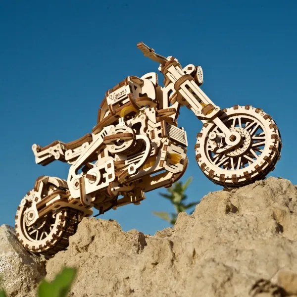 Ugears - 3D dřevěné mechanické puzzle Motorka scrambler s vozíkem