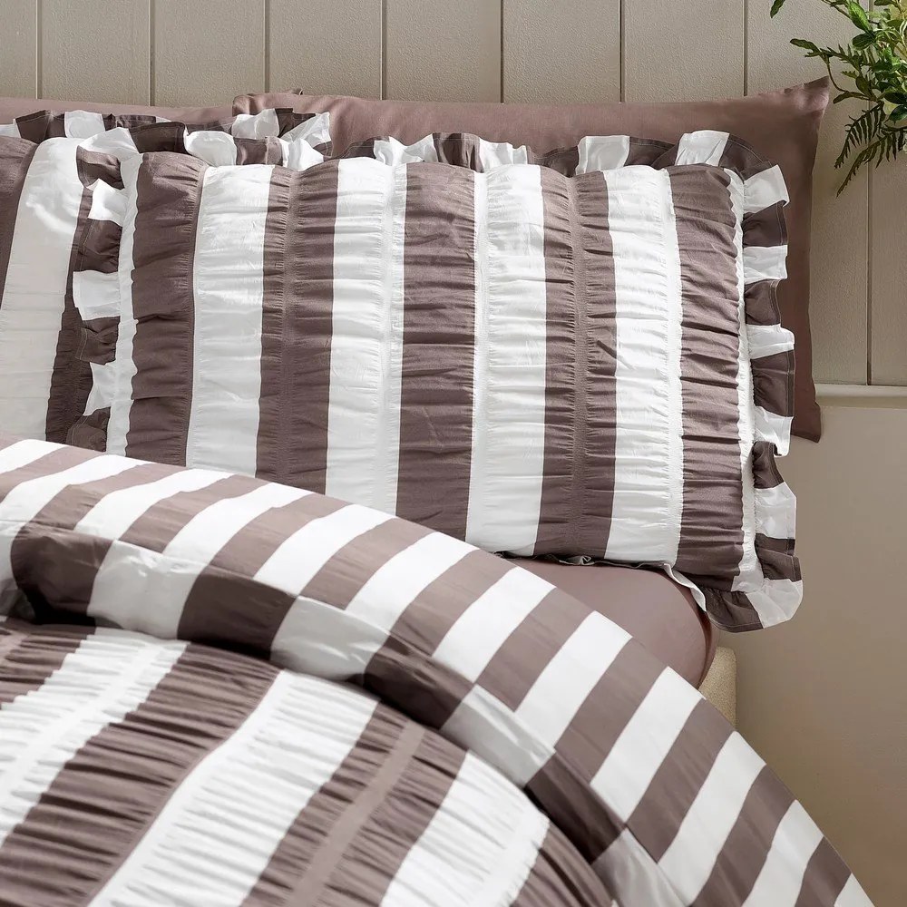 Tmavě hnědé povlečení na jednolůžko 135x200 cm Seersucker Frill Stripe – Catherine Lansfield