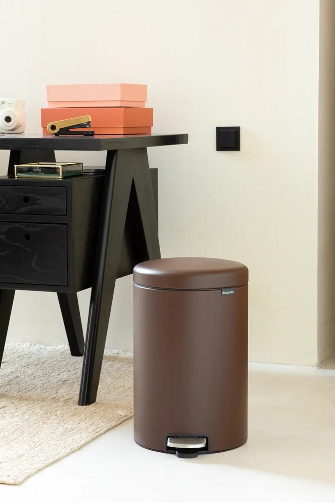 Brabantia NEWICON Pedálový odpadkový koš 20 l - minerální hnědá