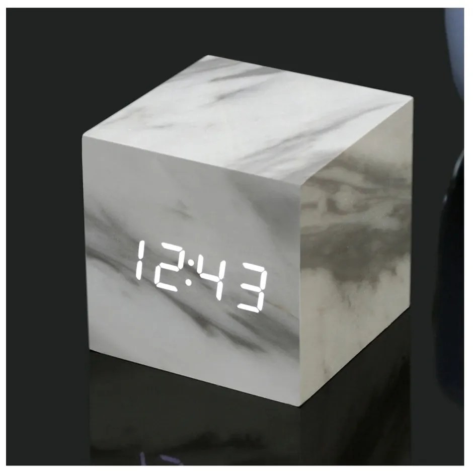 Šedý budík v mramorovém dekoru s bílým LED displejem Gingko Cube Click Clock