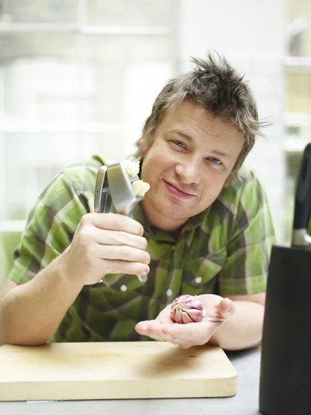 Jamie Oliver lis a kráječ na česnek