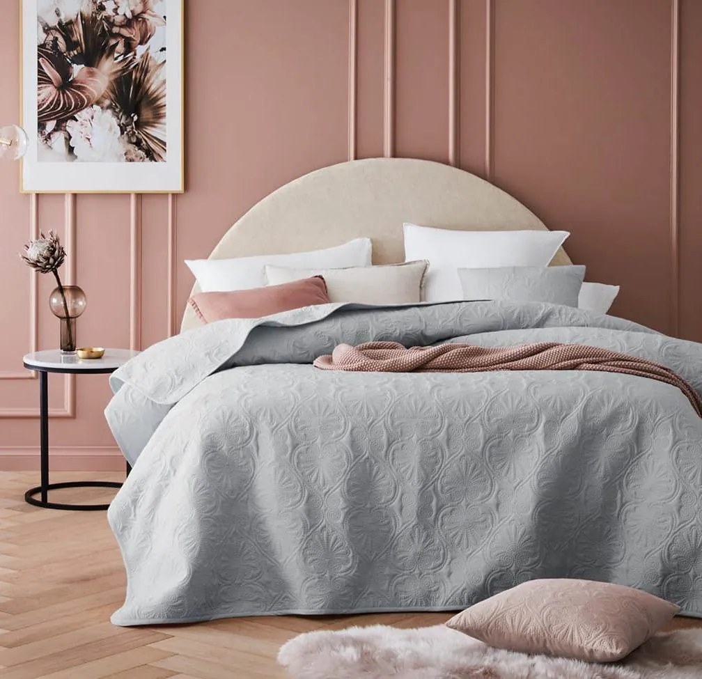 Room99 Přehoz na postel Prošívaný LEILA Barva: Světle šedá, Velikost: 200 x 220 cm