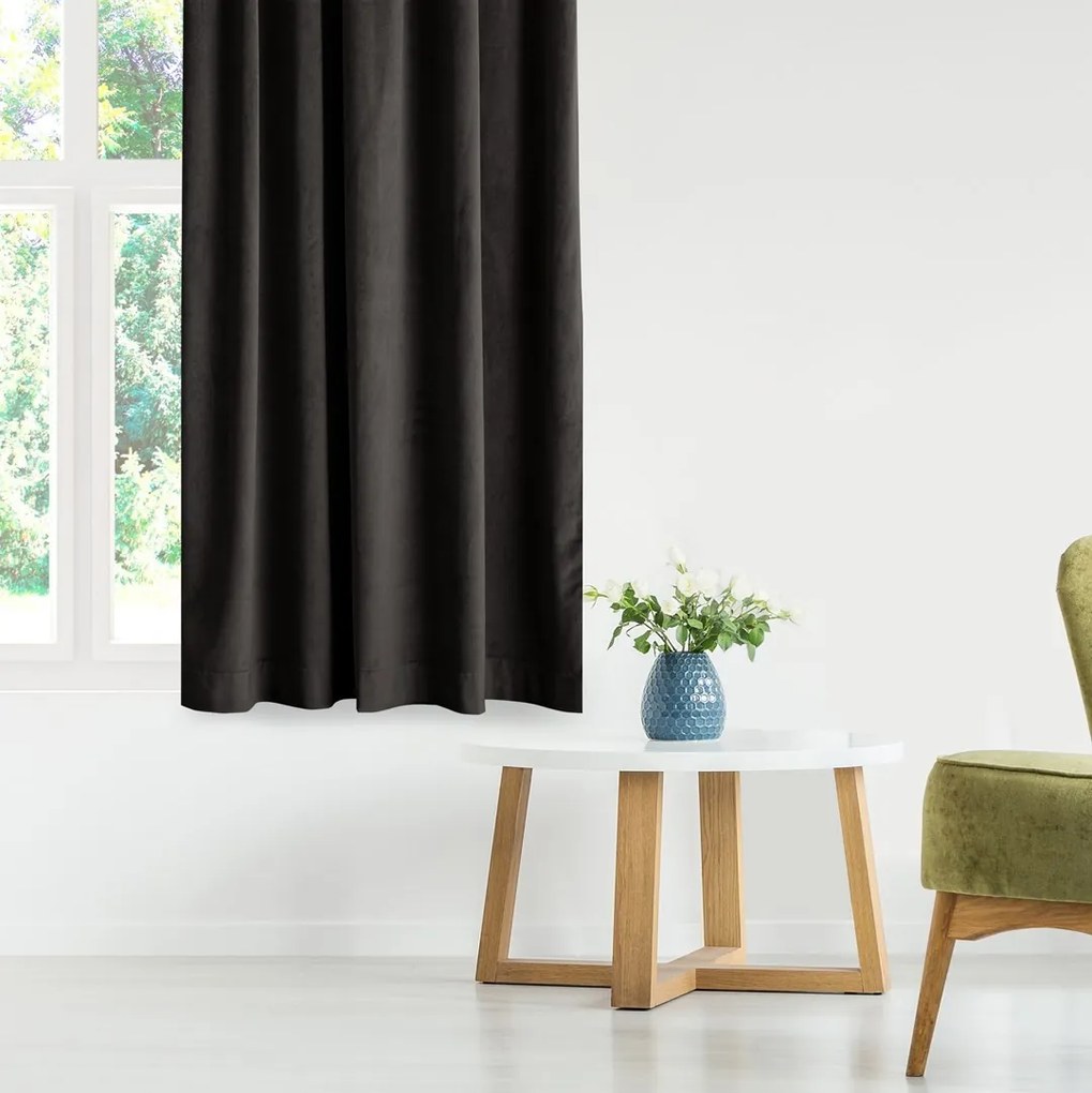 Závěs Amelia Home Velvet s průchodkami černý