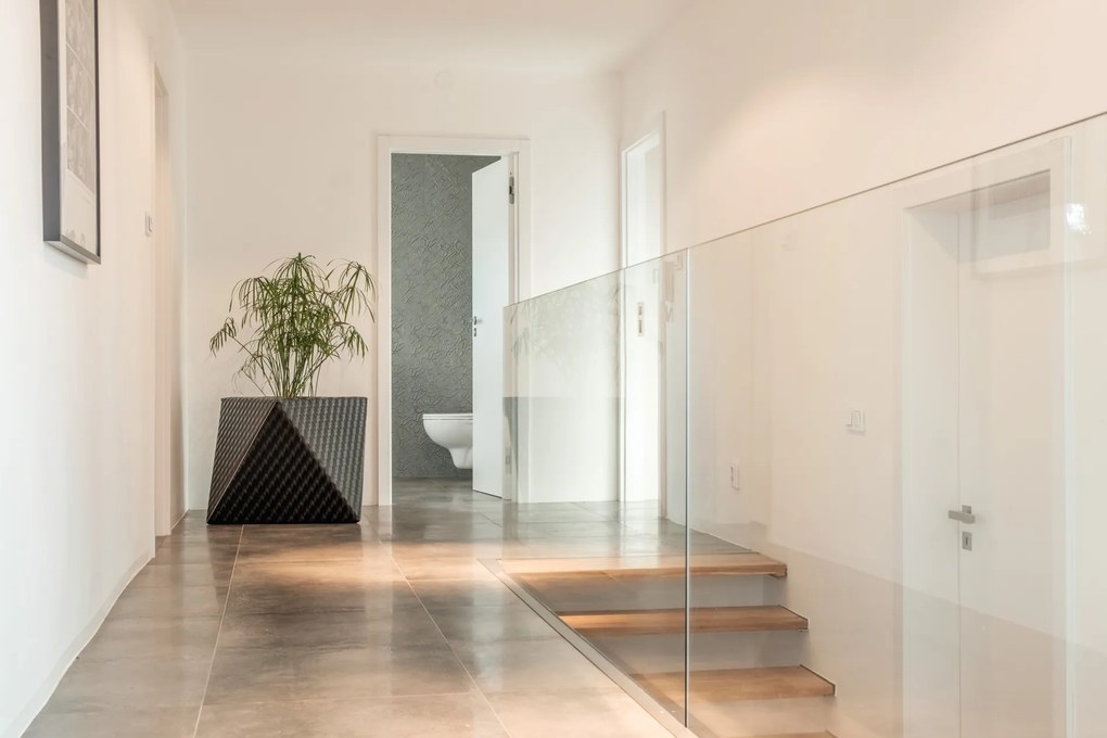 Originální květináč TRIANGLE, výška 61 cm, černá, outlet