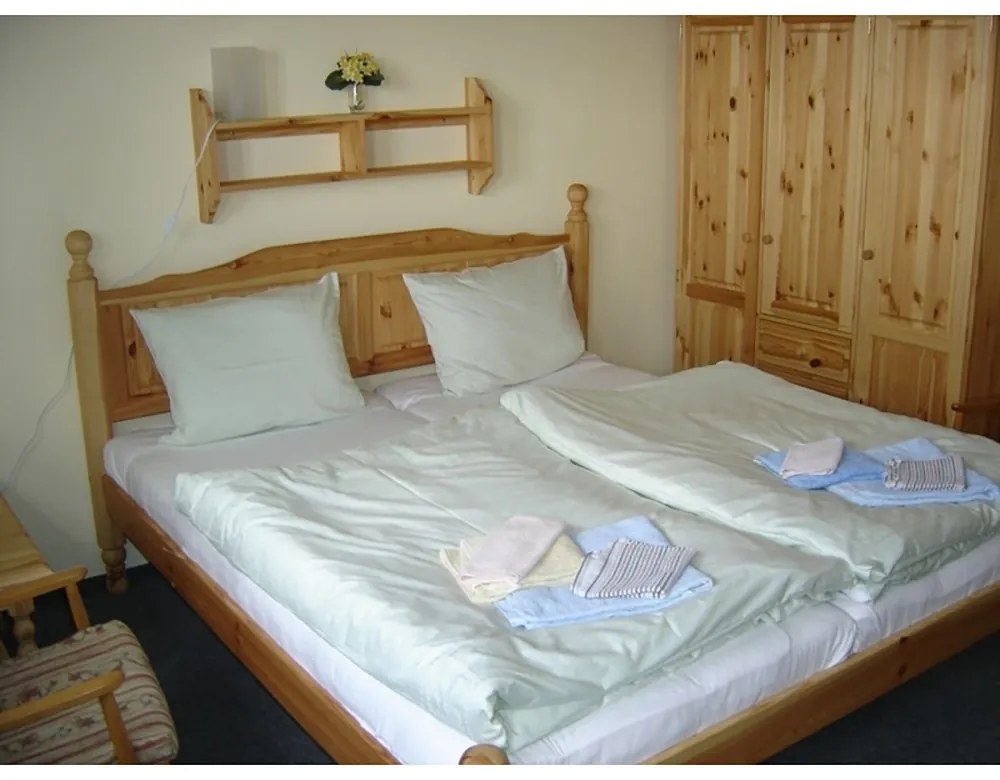 Dřevěná postel claudia 00608 - unis-n