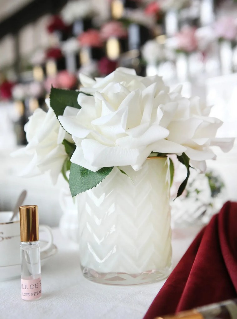 Côte Noire Herringbone White kytice parfémovaných růží Champagne