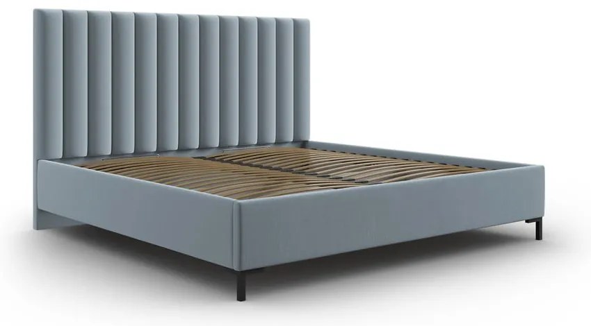 Světle modrá čalouněná dvoulůžková postel s úložným prostorem s roštem 140x200 cm Casey – Mazzini Beds