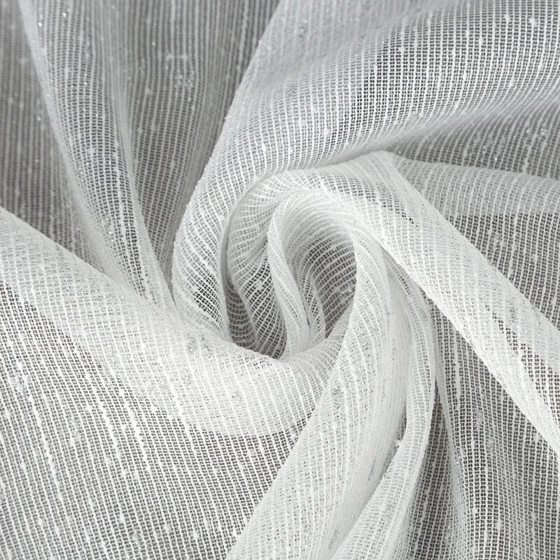 Bílá záclona se stříbrnou nití na kroužcích KELLY 140 x 250 cm