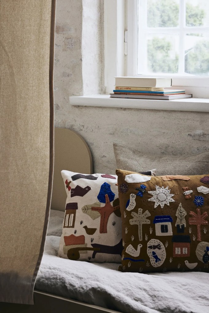 Ferm Living Polštář z organické bavlny Village Sugar Kelp 40 × 40 cm, hnědá barva, textil